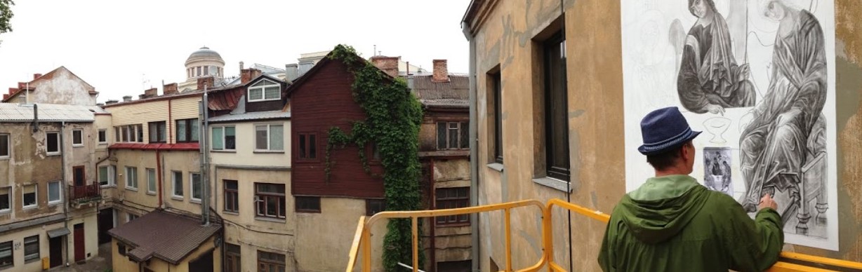 Baltasis Namas – Kiemo Galerija